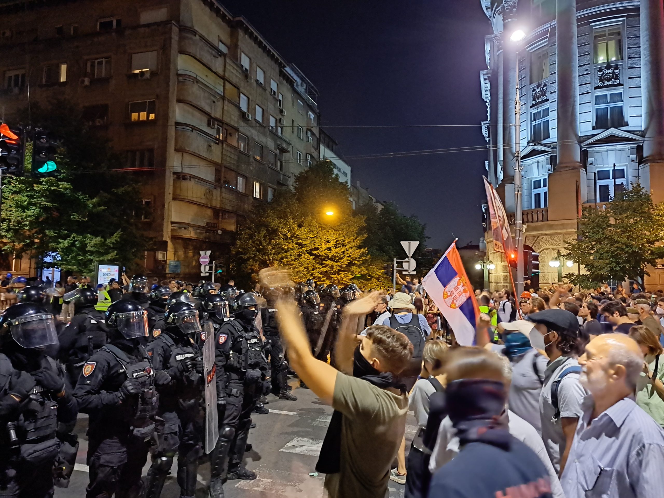 BIRN: Svedočenja o policijskoj brutalnosti u garaži Vlade Srbije - Kompas
